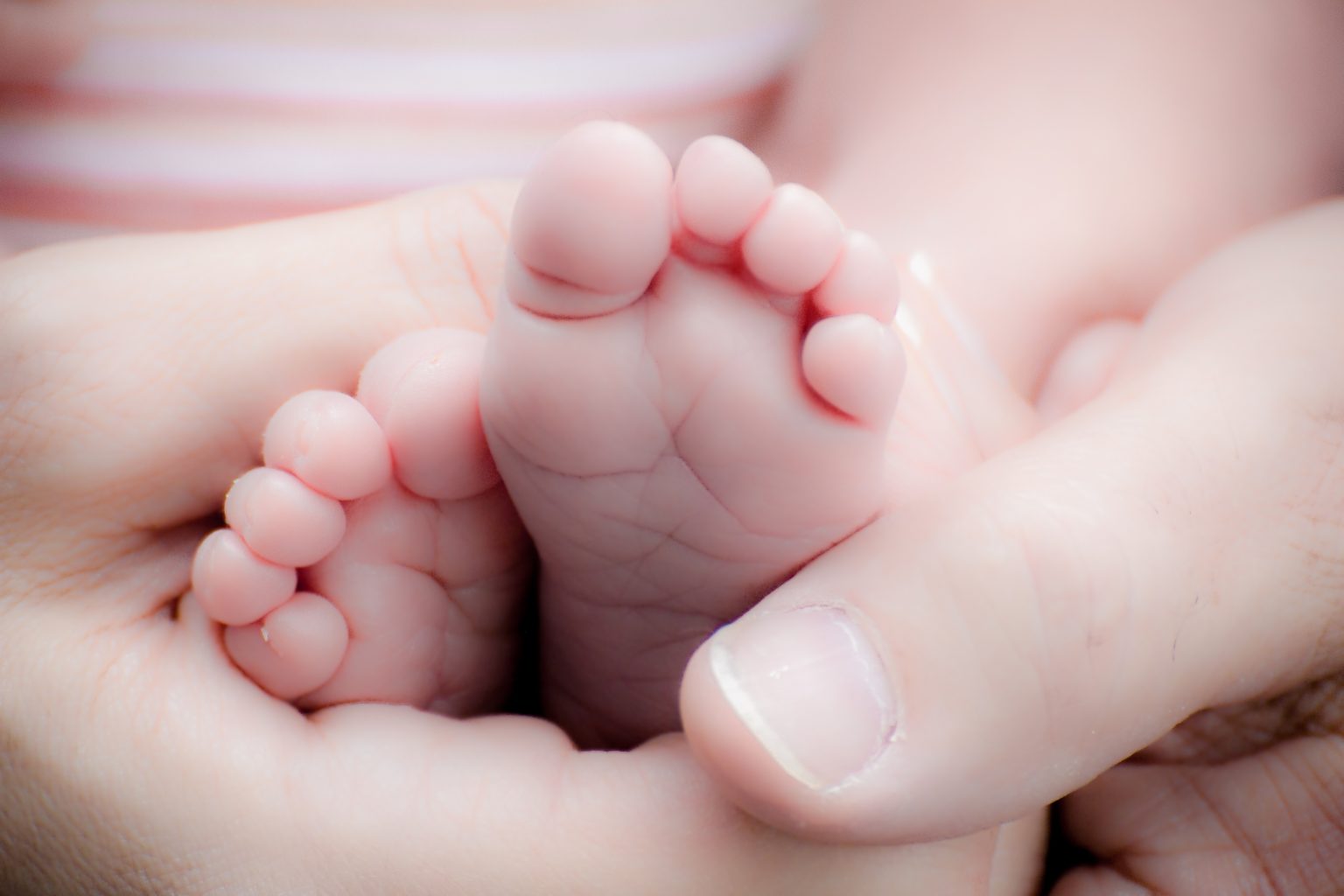 Skin to skin benefits babies — and new parents - Unity Health Toronto